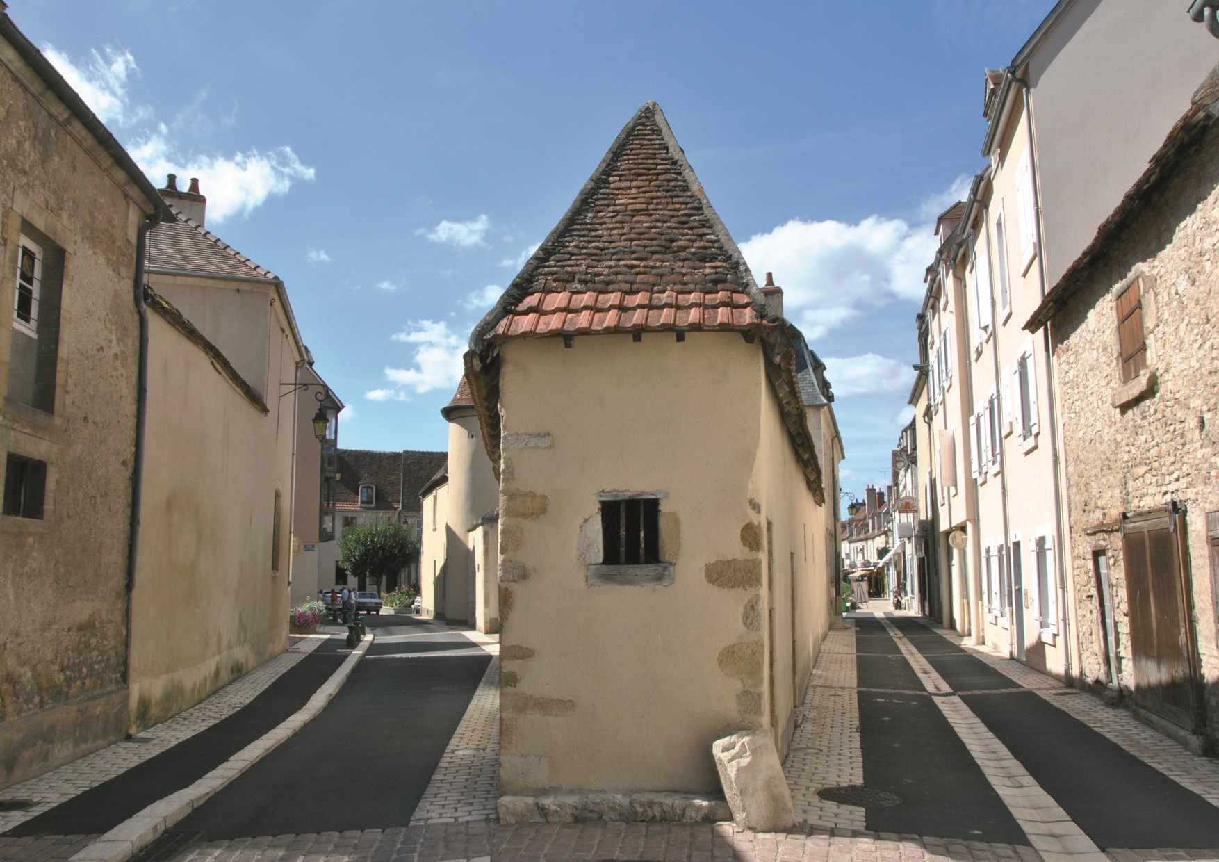 But Saint Amand Montrond